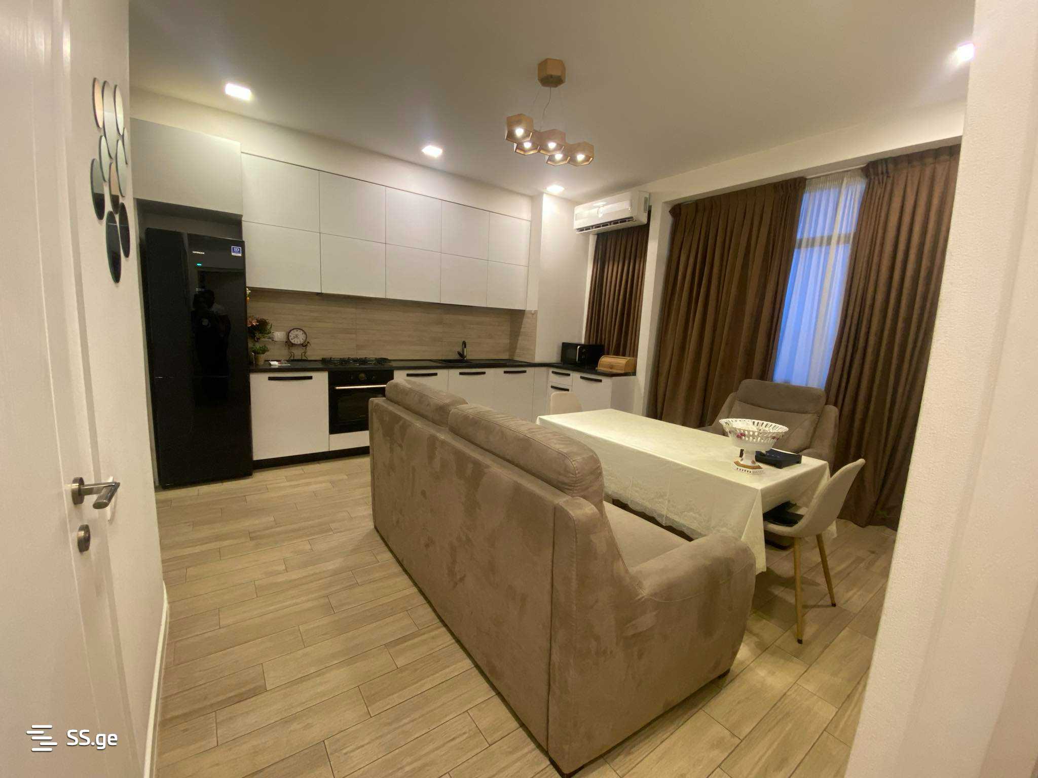 ქირავდება 3 ოთახიანი ბინა საბურთალოზე, 1000 $ - 29881816 | ss.ge