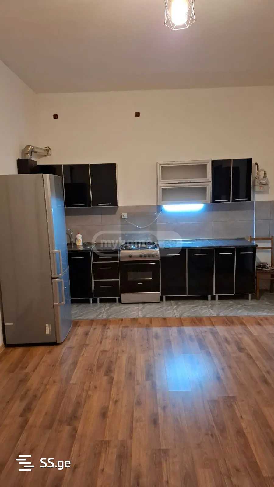 ქირავდება 3 ოთახიანი ბინა სანზონაში, 1000 ლარი - 31515548 | ss.ge