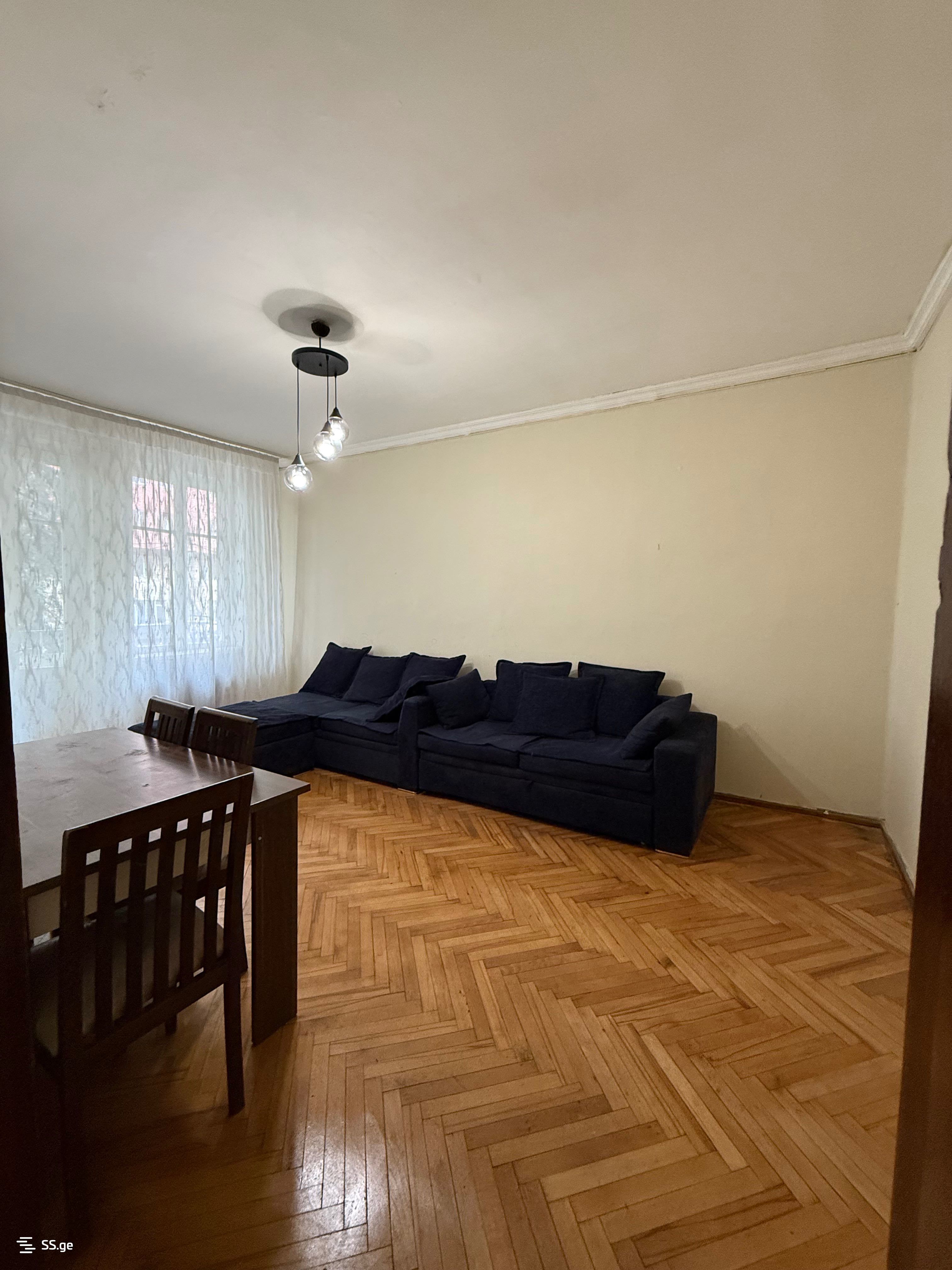 ქირავდება 2 ოთახიანი ბინა საბურთალოზე, 1200 ლარი - 31698222 | ss.ge
