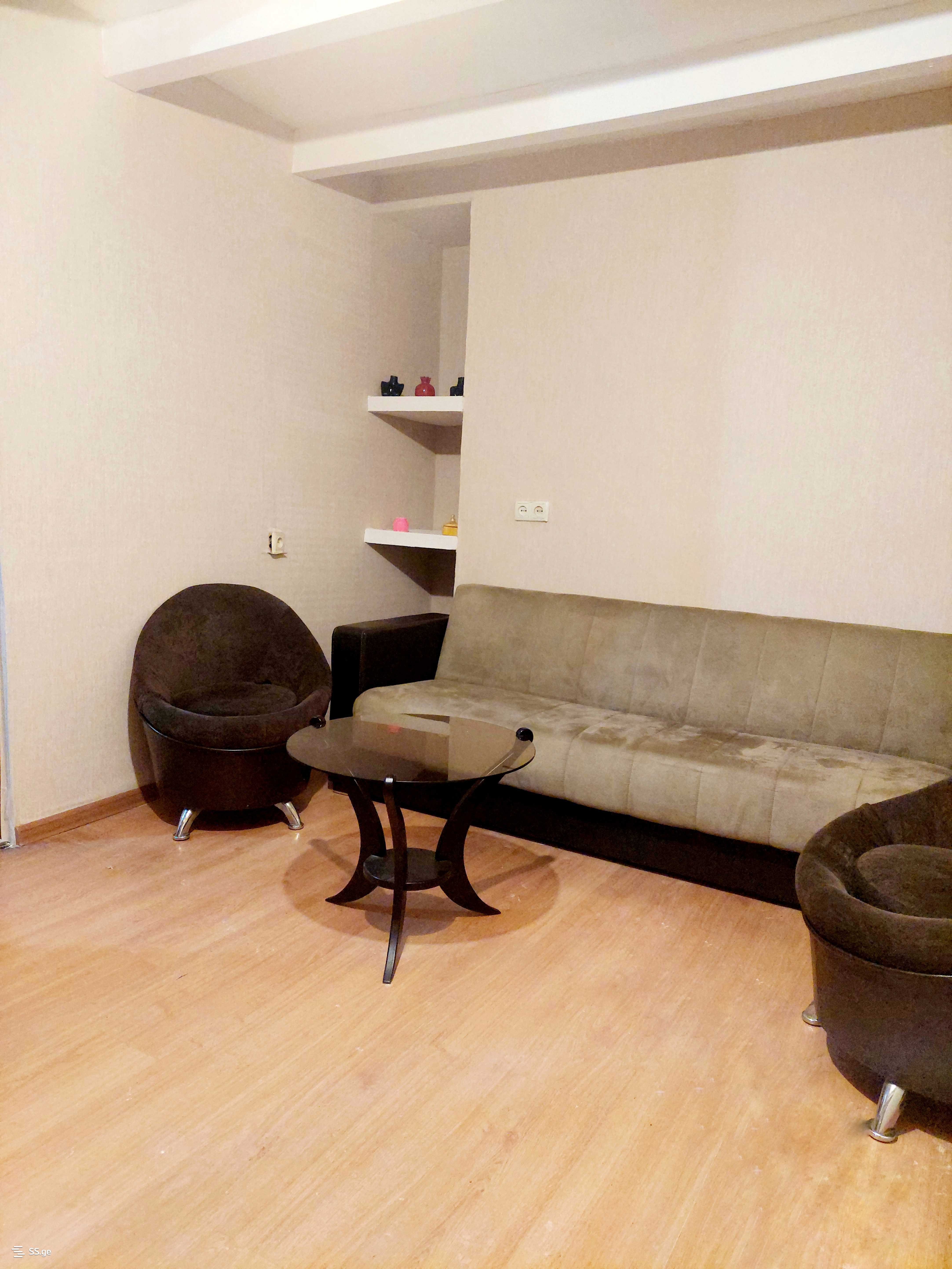 ქირავდება 3 ოთახიანი ბინა საბურთალოზე, 450 $ - 31936018 | ss.ge